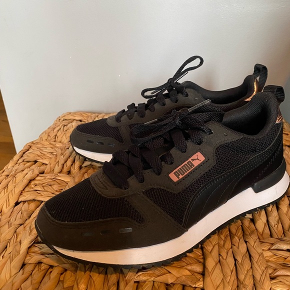 Puma | Shoes | Puma Womans Soft Foam Athletic Sneaker Size 7 Black With ...